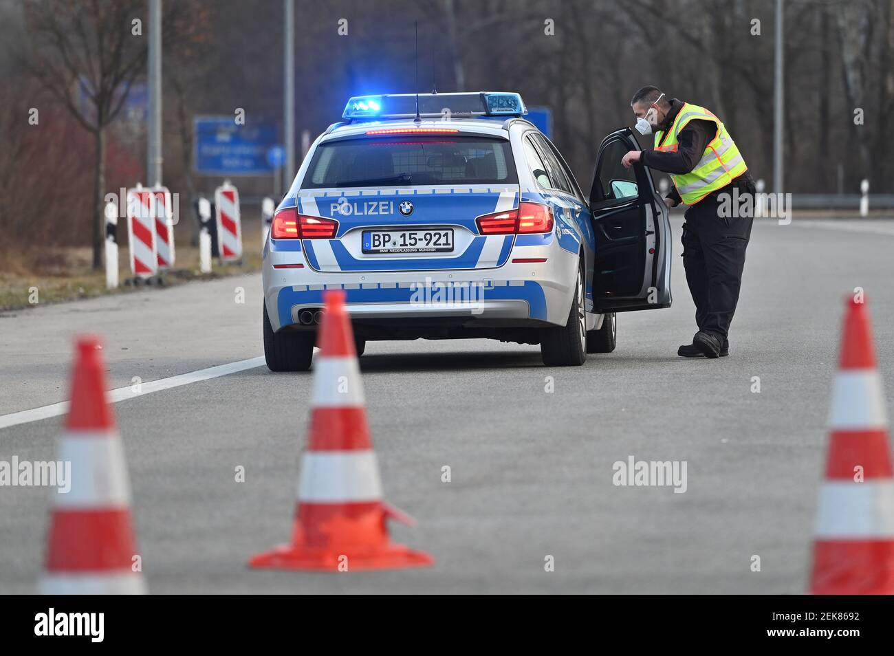 Border controls at the Austrian-German border, border crossing ...