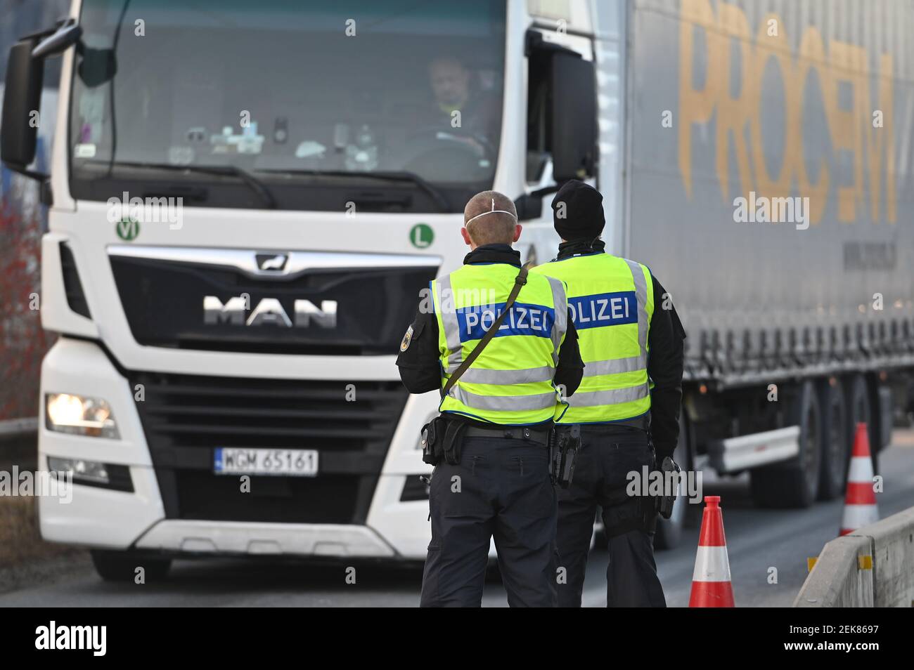 Border controls at the Austrian-German border, border crossing ...