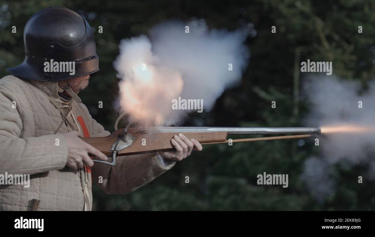 Medieval handgunner fires his matchlock musket Stock Photo - Alamy