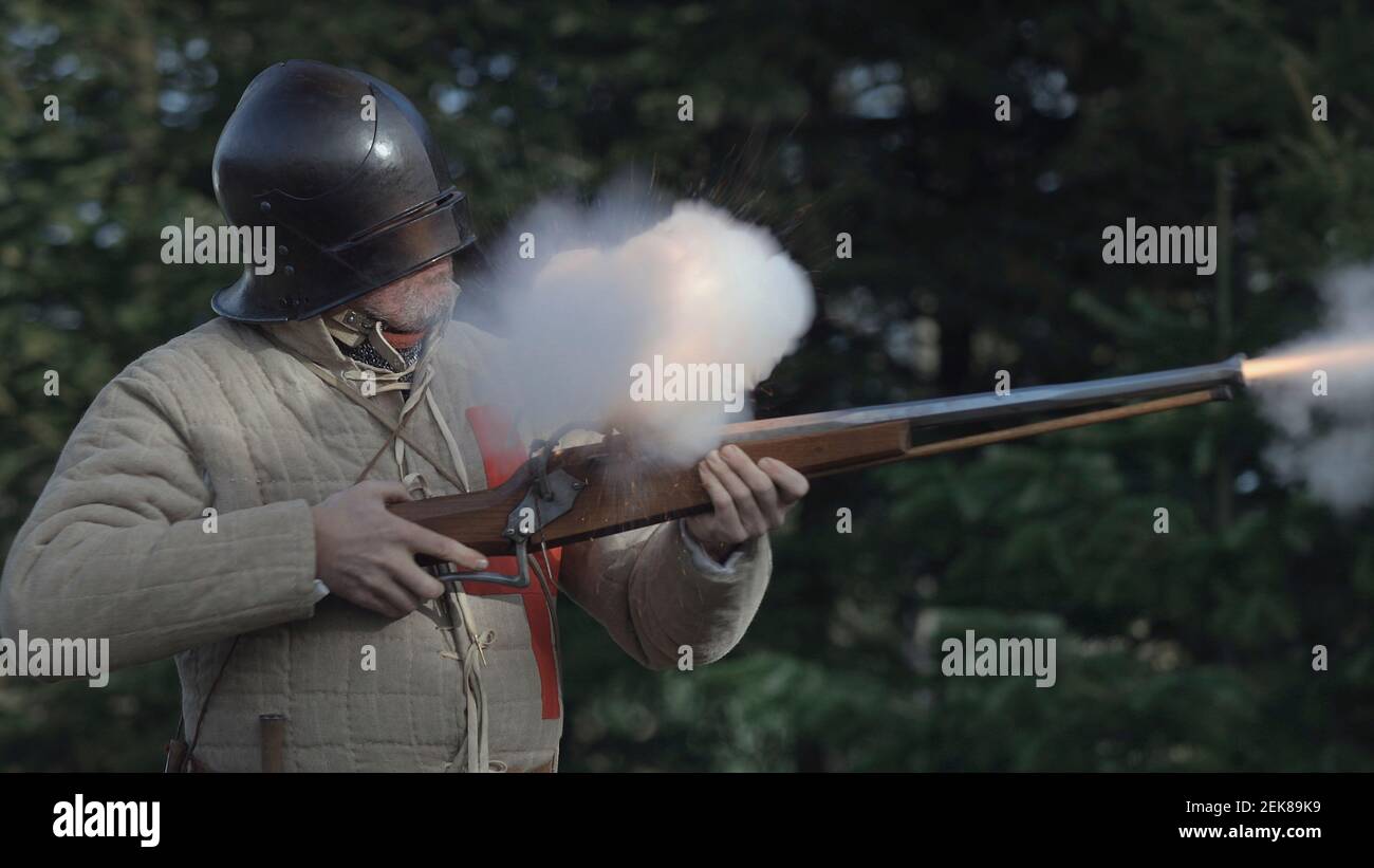 Matchlock musket hi-res stock photography and images - Alamy