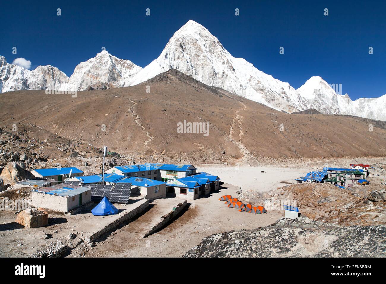 Gorak shep village hi-res stock photography and images - Alamy