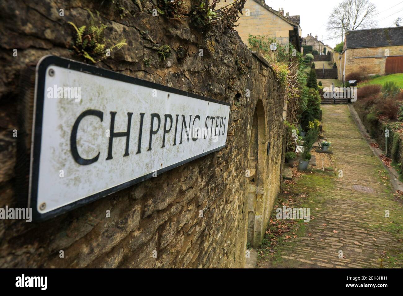 Tetbury village: Chipping steps street sign on the pedestrian walkway ...