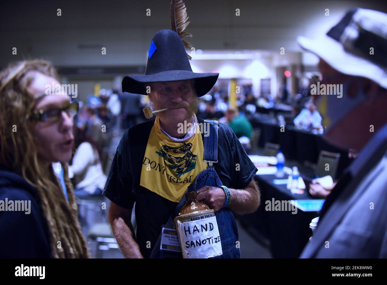 Willy Star Marshall (C), a delegate from Utah, converses with other ...