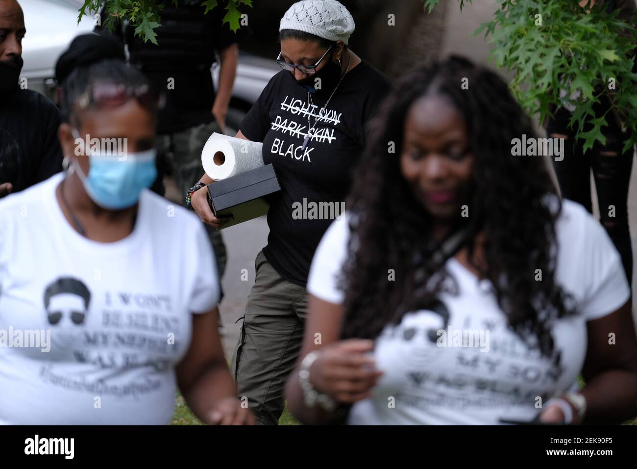 Dominique Dunn's mother speaks as family and friends gather in ...