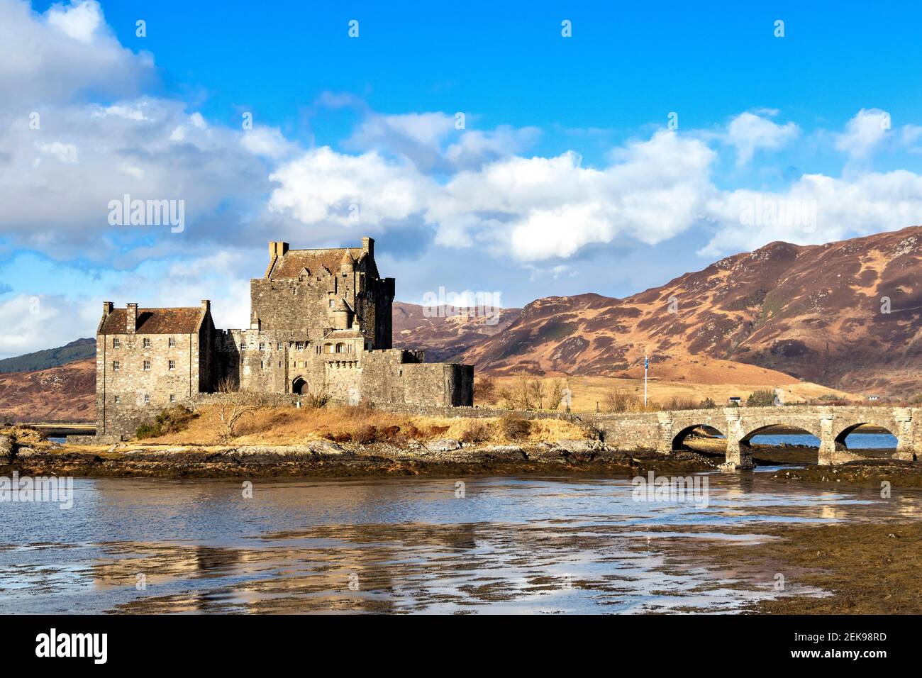 EILEAN DONAN CASTLE LOCH DUICH HIGHLAND SCOTLAND EARLY SPRING BLUE SKY ...