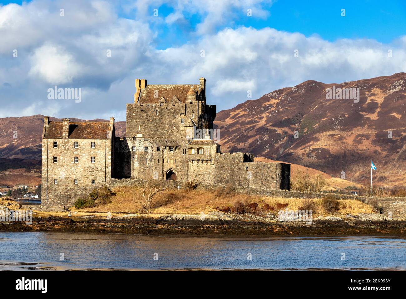 EILEAN DONAN CASTLE LOCH DUICH HIGHLAND SCOTLAND EARLY SPRING A BLUE ...
