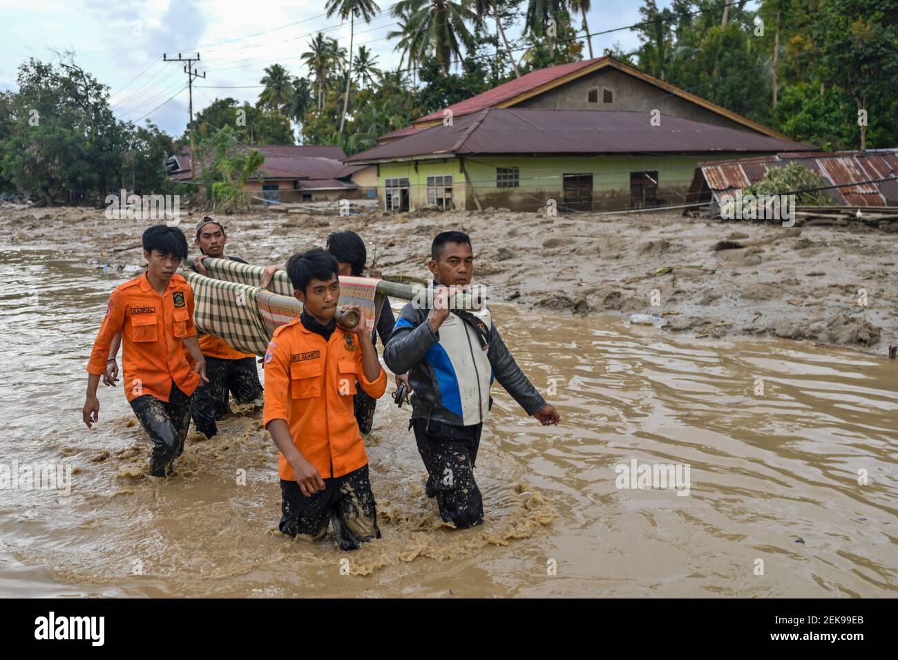 Search and rescue team evacuate victims of the flash flood from Radda ...