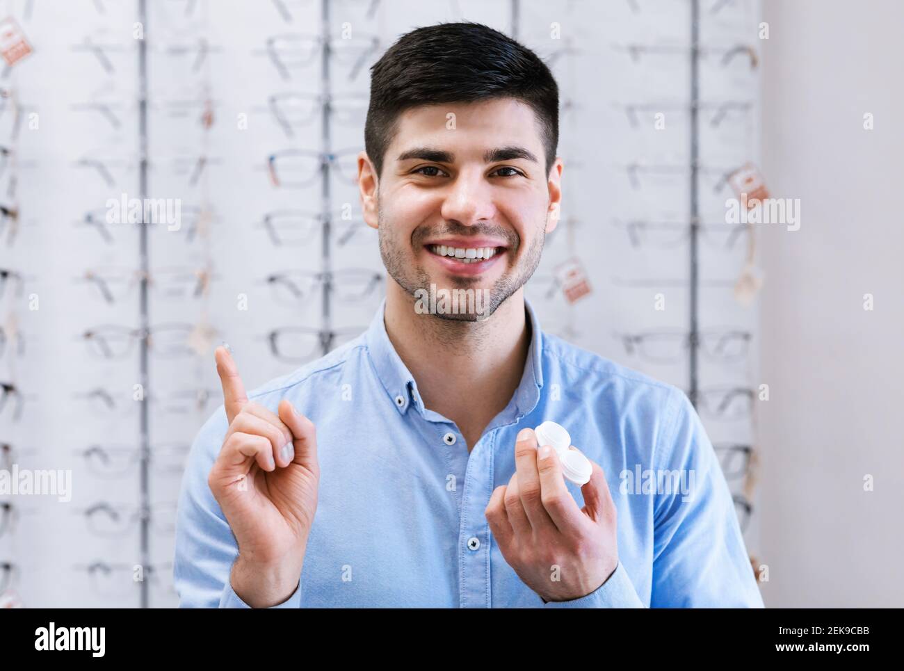 Optical lenses shop hi-res stock photography and images - Alamy