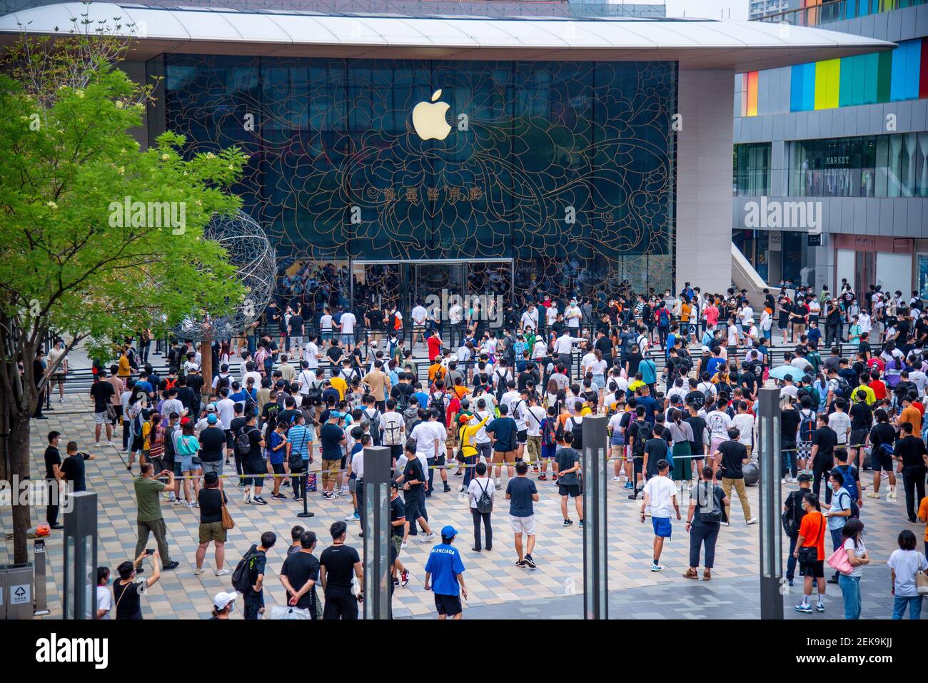 Apple today opens the entirely new Apple Sanlitun, the next iteration ...