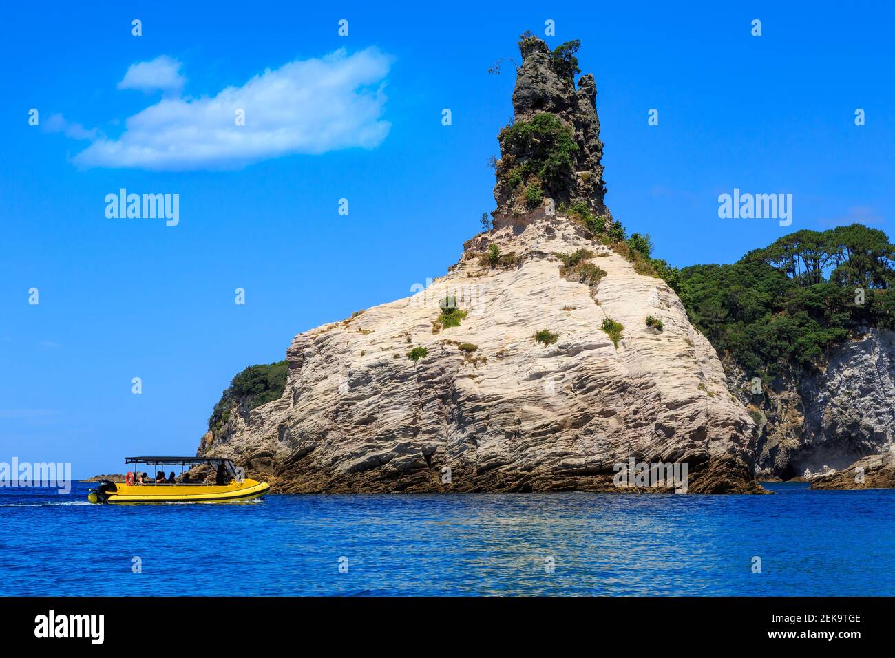 Jutting cliff hi-res stock photography and images - Alamy