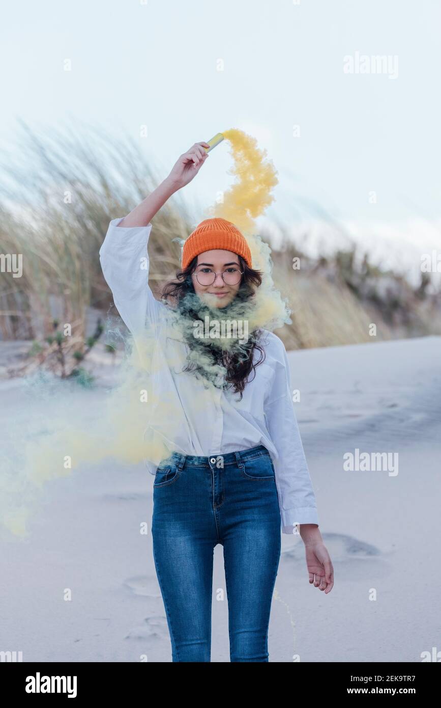 Woman in distress hi-res stock photography and images - Alamy