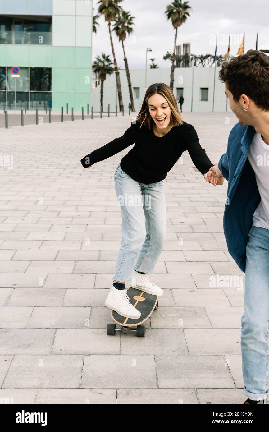 Young couple skateboarding hi-res stock photography and images - Alamy