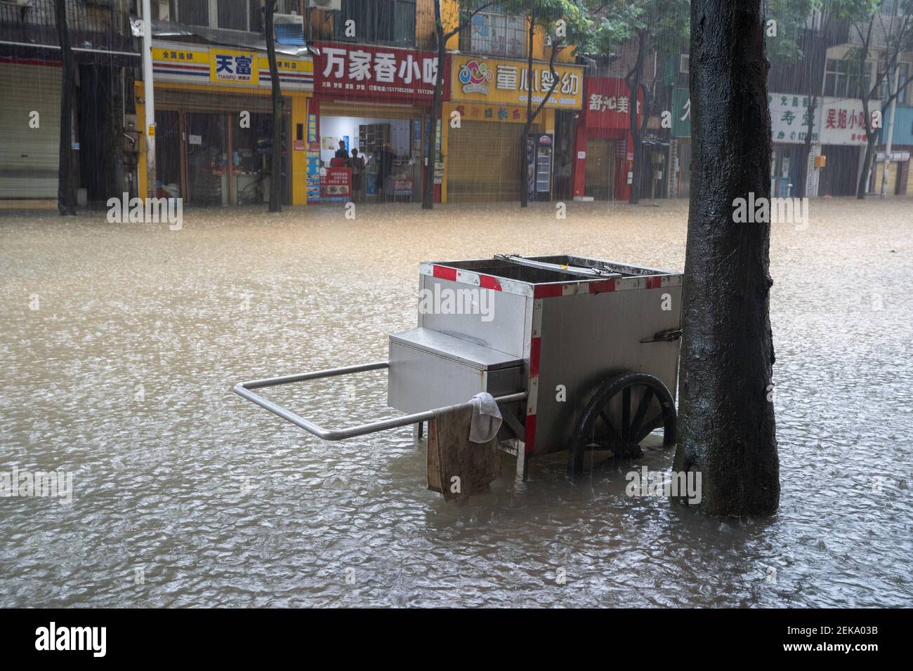 Street in the Enshi county-level city is submerged by flood, Enshi ...