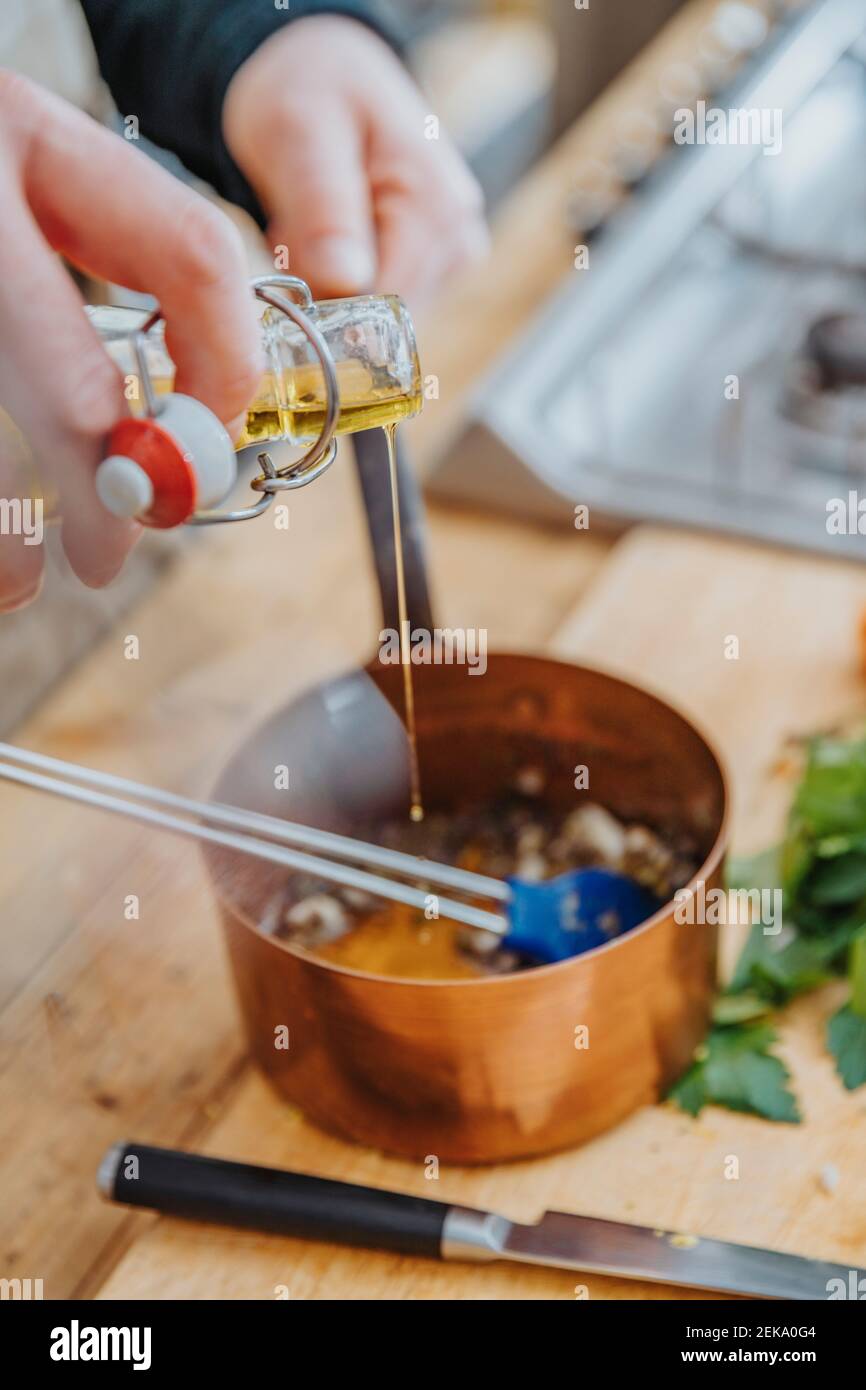 Cooking oil hi-res stock photography and images - Alamy