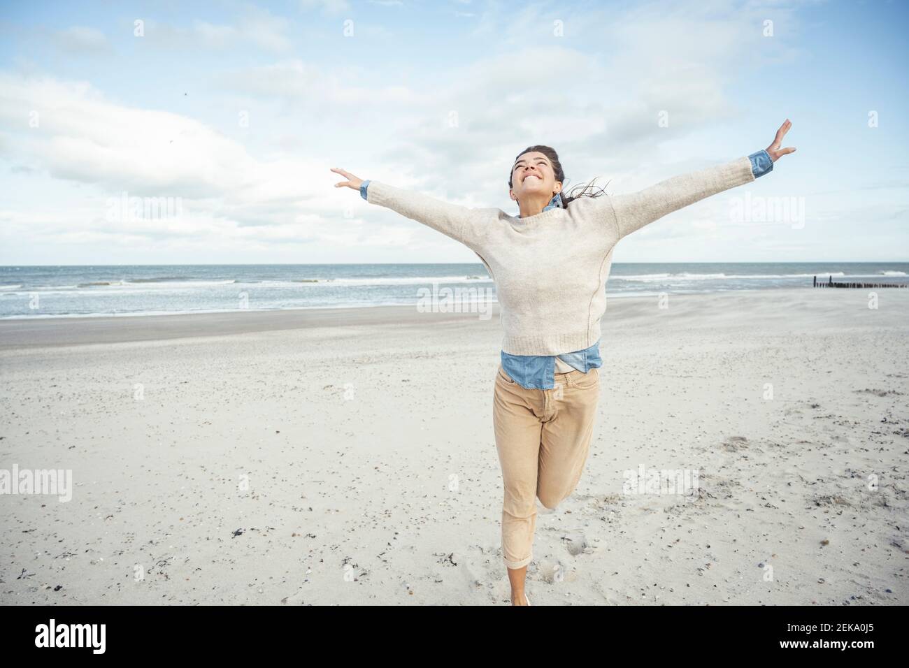 Portrait beach scene hi-res stock photography and images - Alamy