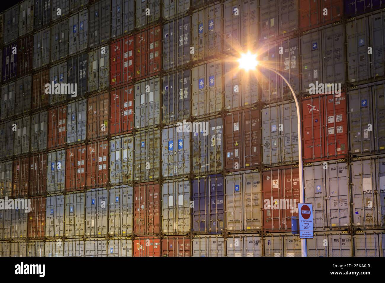 Shipping containers hi-res stock photography and images - Alamy