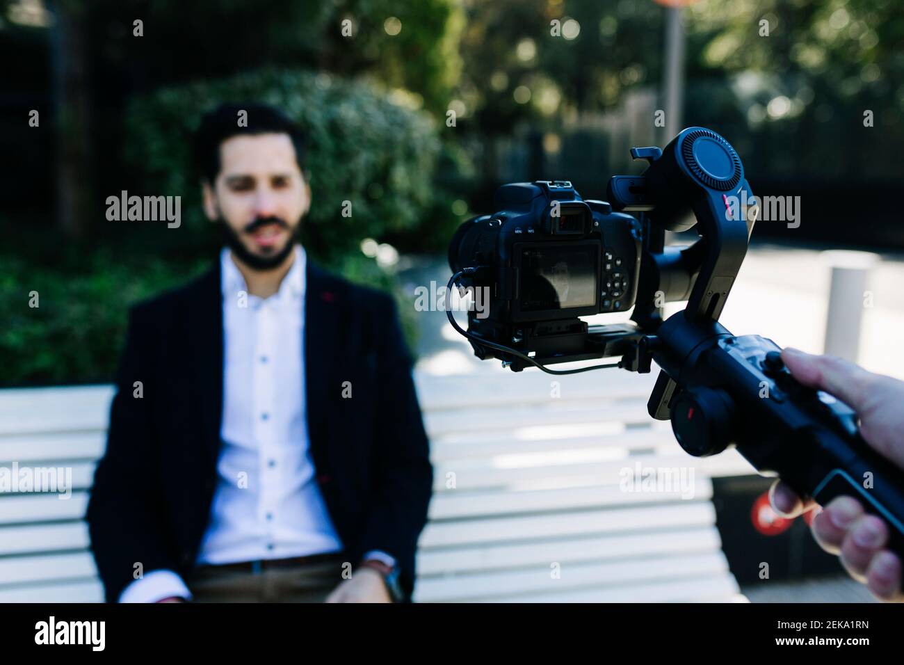 Man filming camera hi-res stock photography and images - Alamy