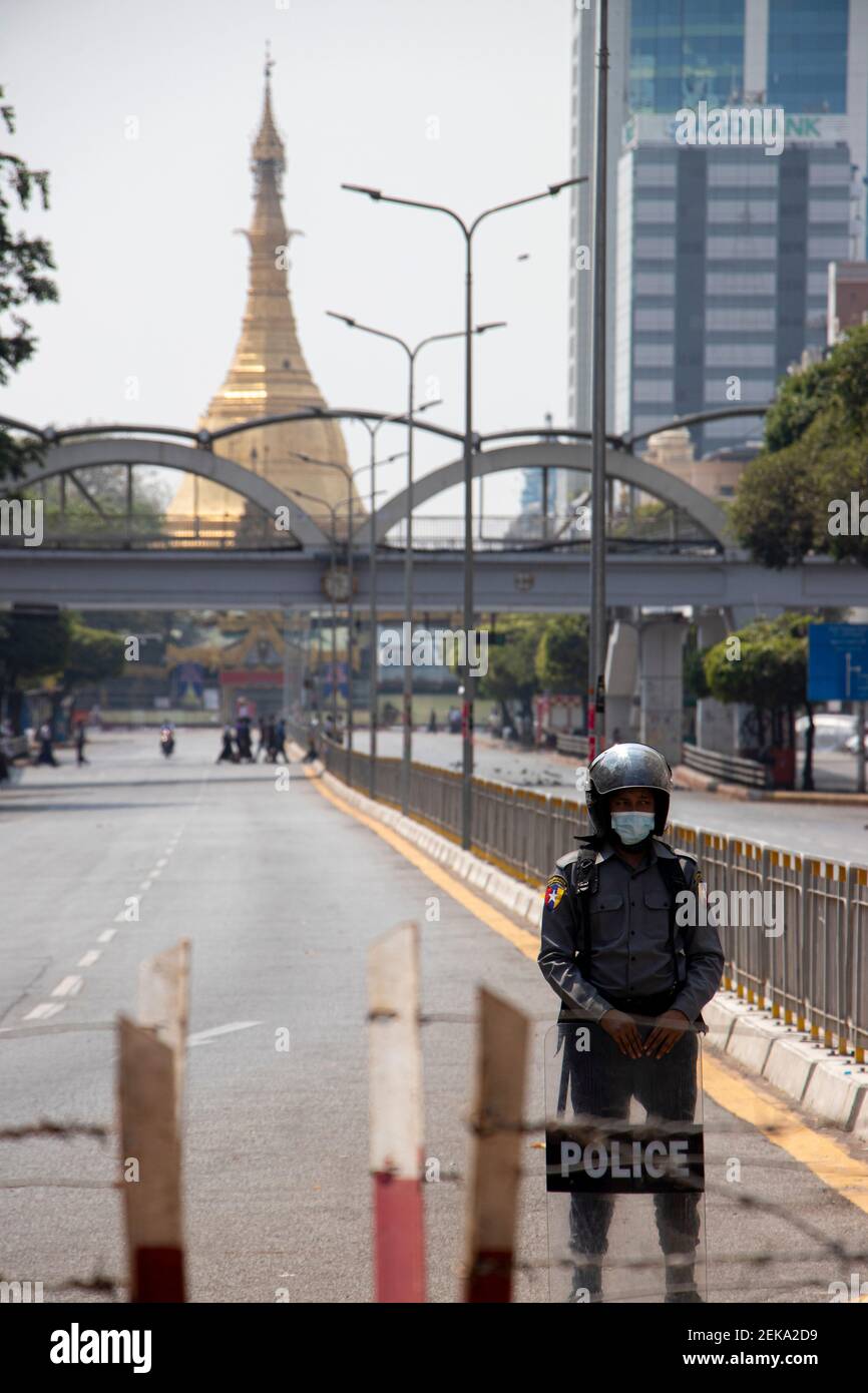 Myanmar commander in chief defence services general hi-res stock ...