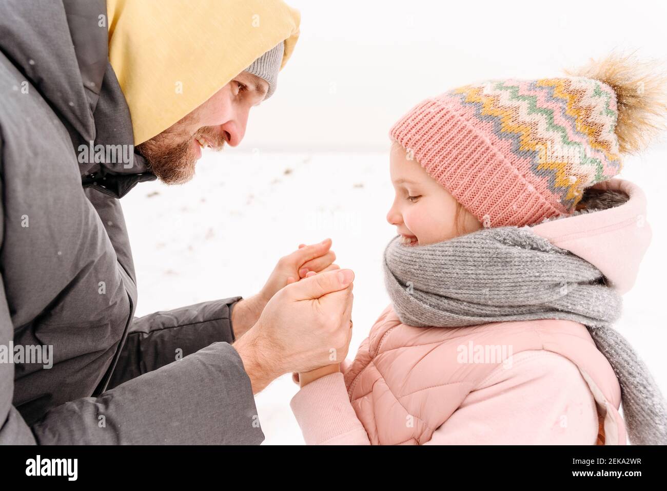 Father daughters cold weather hi-res stock photography and images - Alamy