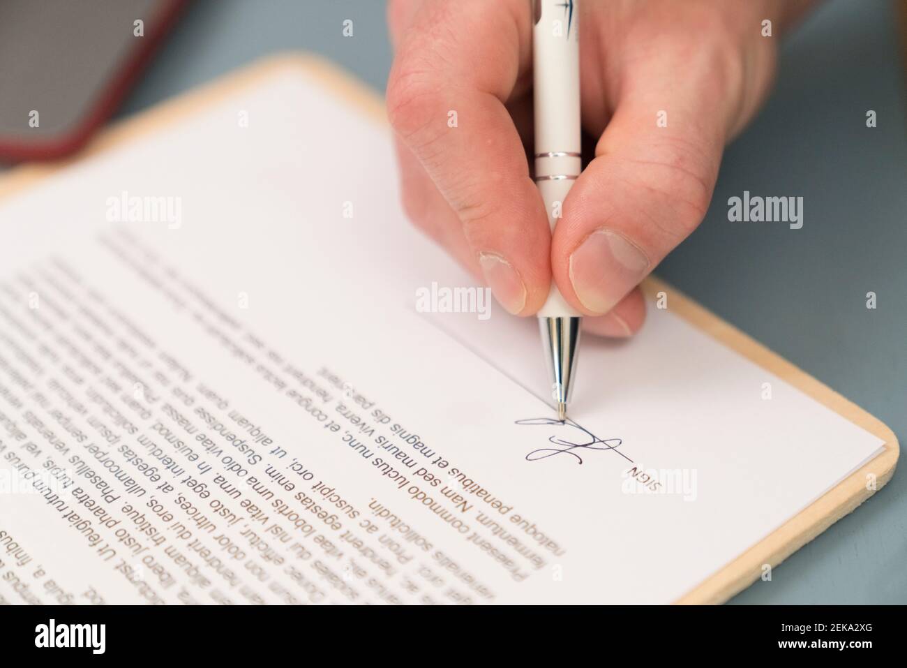 Contract paper hi-res stock photography and images - Alamy