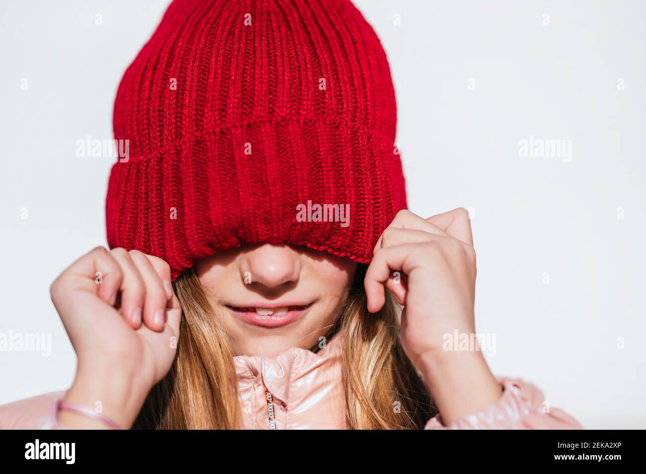 Woolly hat eyes hi-res stock photography and images - Alamy