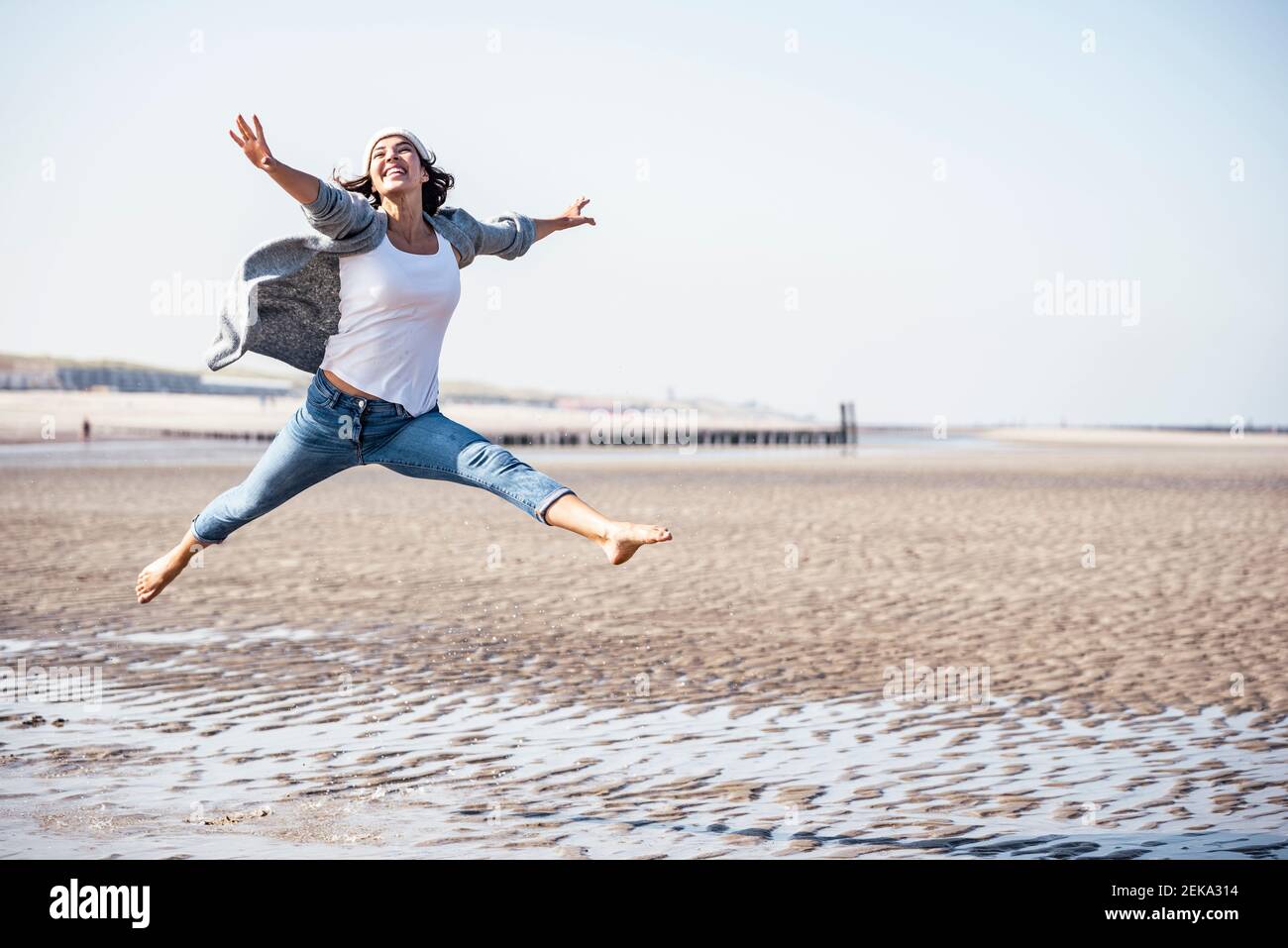 Wet woman on sand hi-res stock photography and images - Alamy
