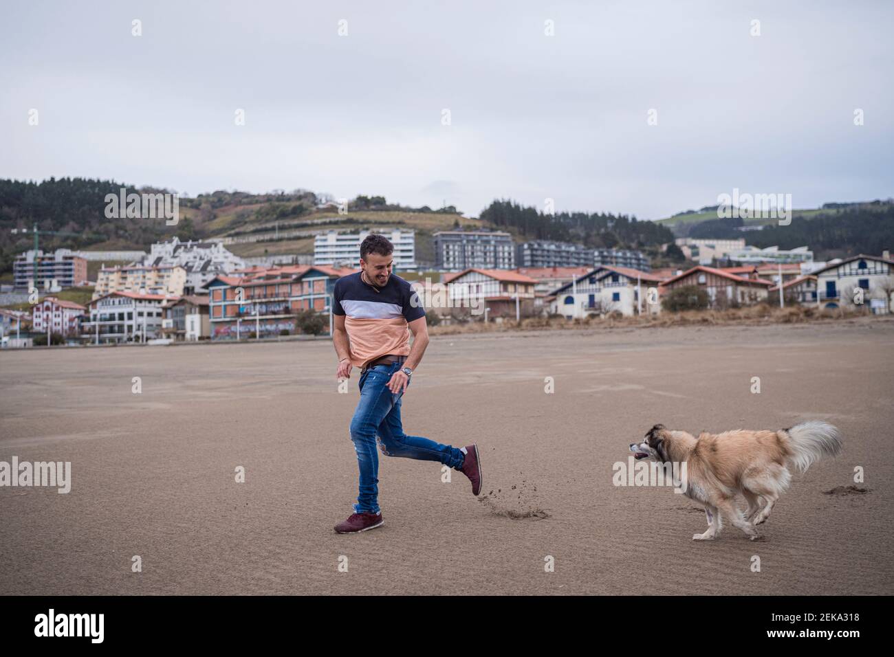 Man running with dog hi-res stock photography and images - Alamy