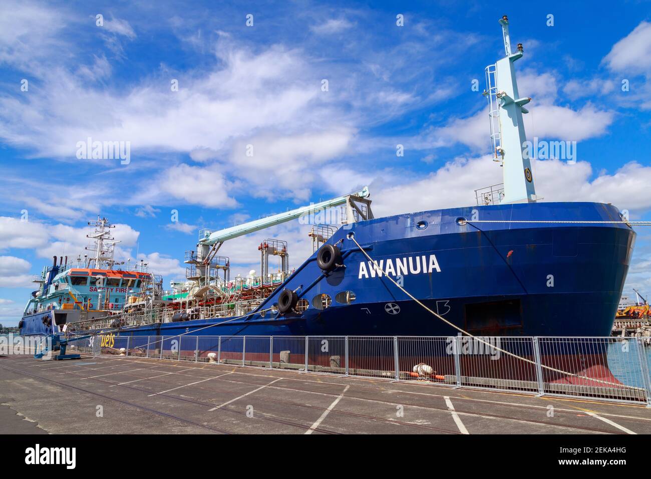 Refueling at sea hi-res stock photography and images - Alamy