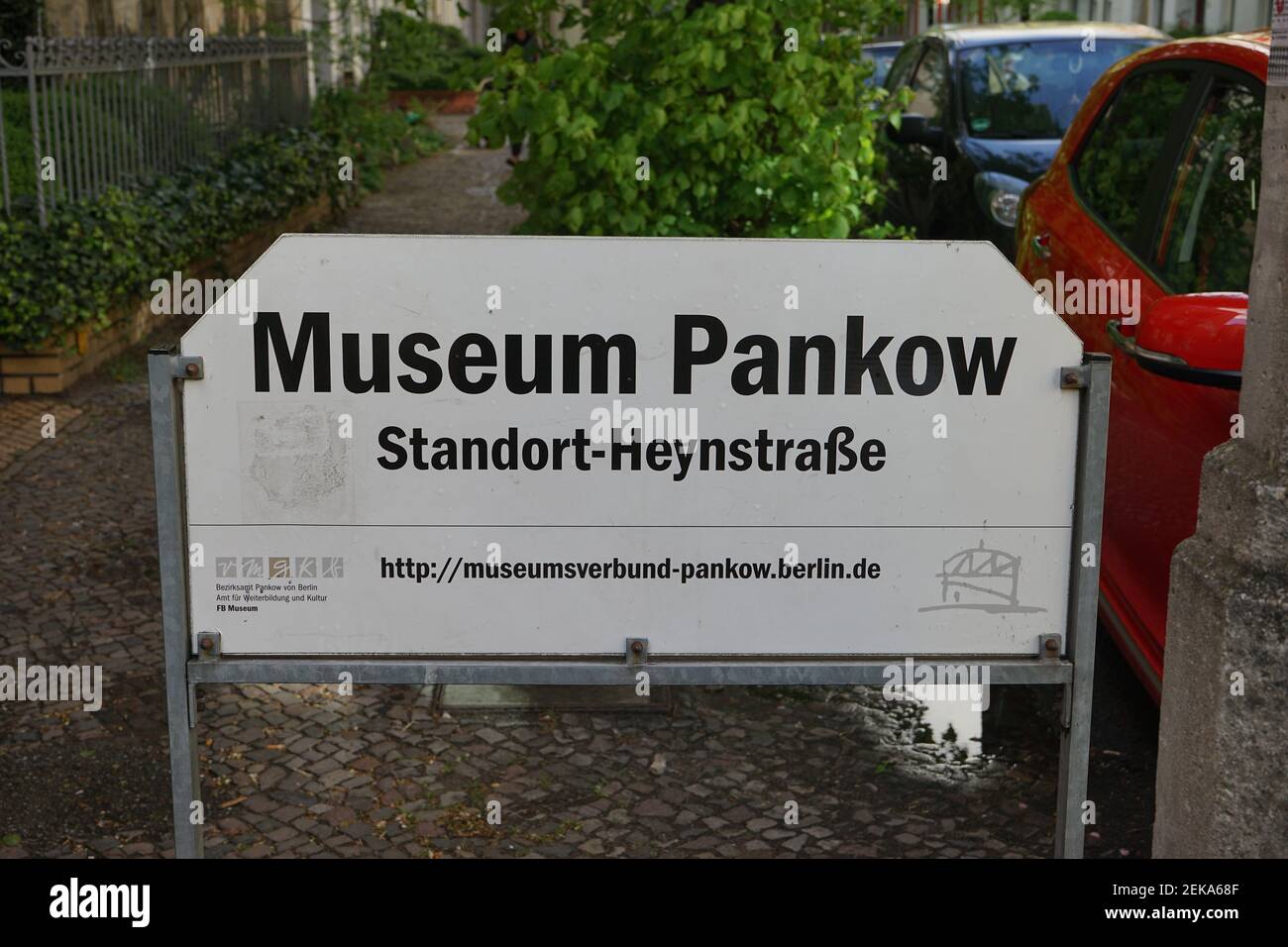 Museum name plate hi-res stock photography and images - Alamy