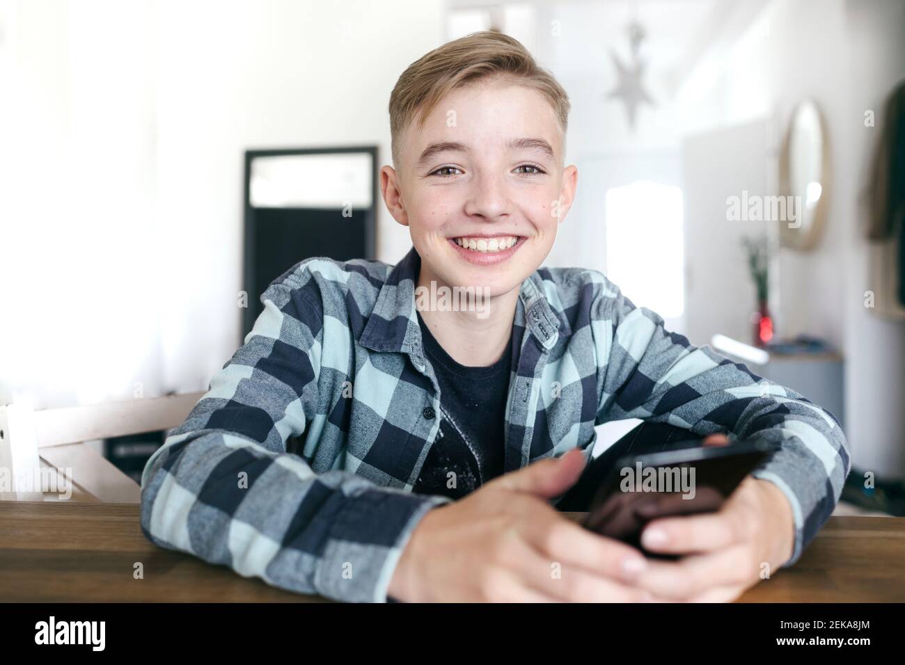 Happy smiling boy smartphone home hi-res stock photography and images ...