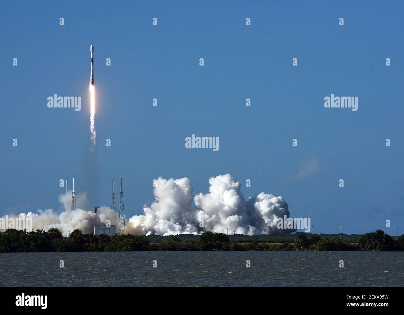 A SpaceX Falcon 9 rocket carrying South Korea's ANASIS-II military ...
