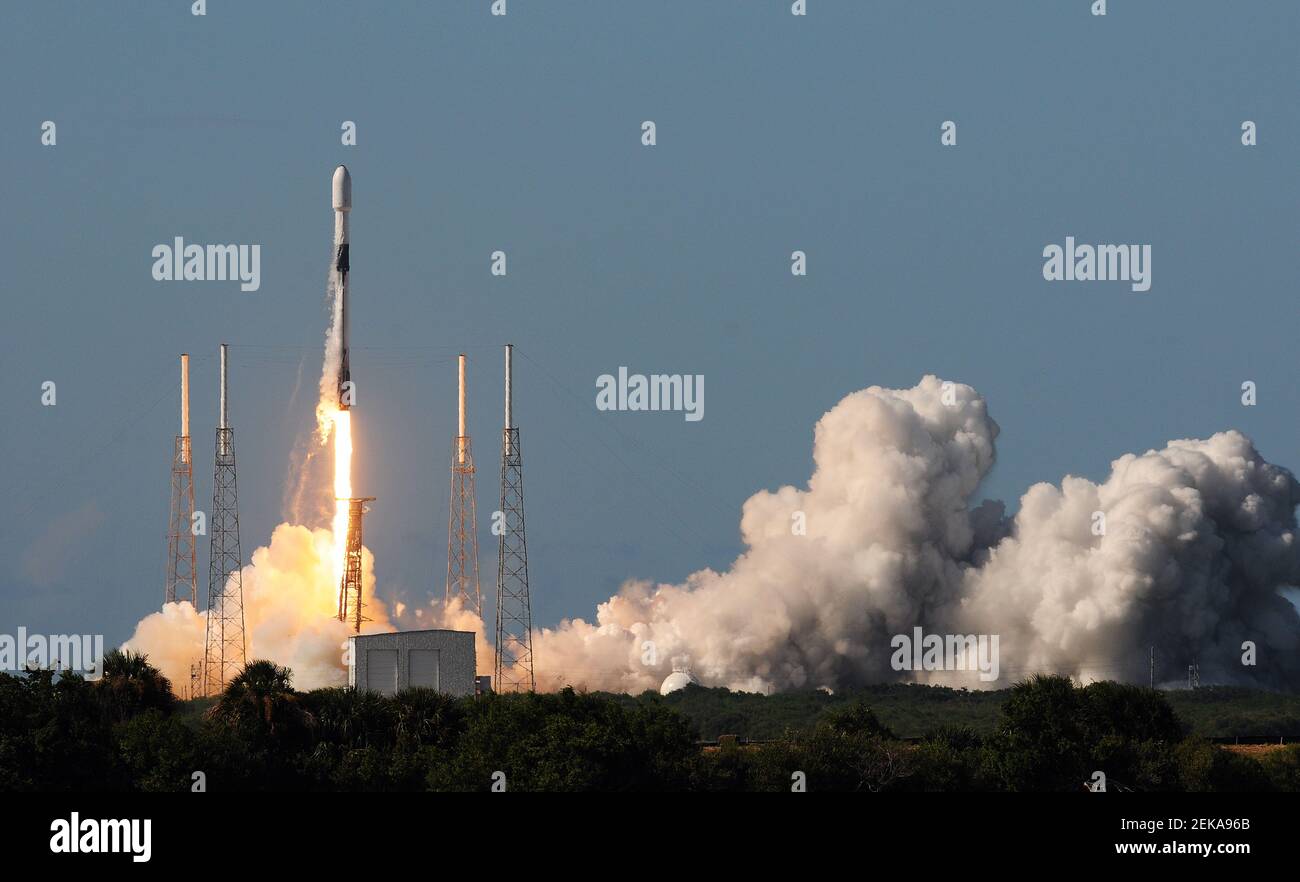 A SpaceX Falcon 9 rocket carrying South Korea's ANASIS-II military ...