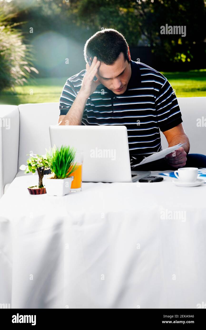 Sorting out bills hi-res stock photography and images - Alamy