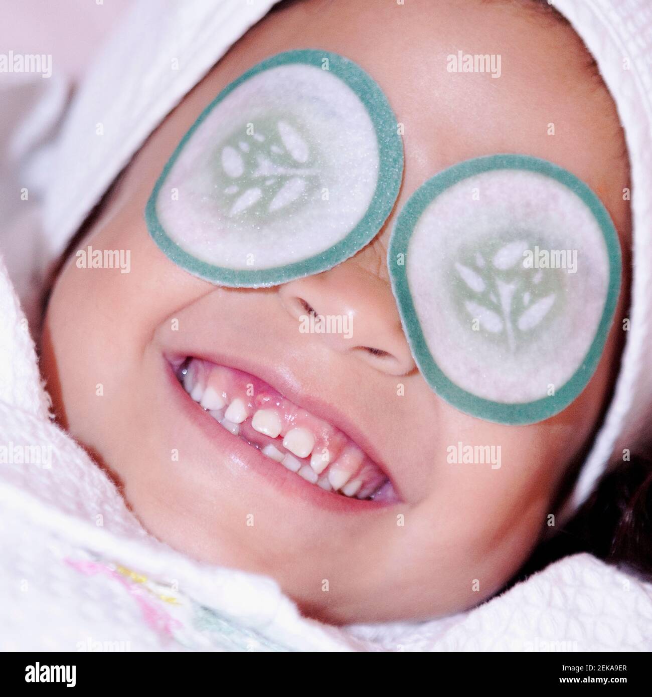 Covering eyes pads hi-res stock photography and images - Alamy