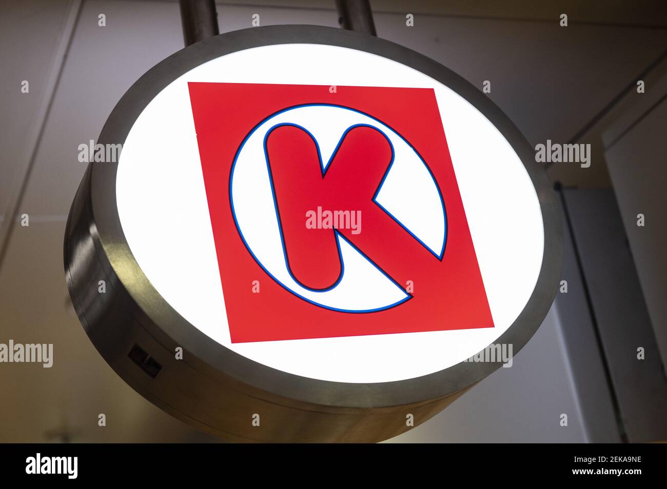 Canadian-owned American multinational chain of convenience store Circle ...