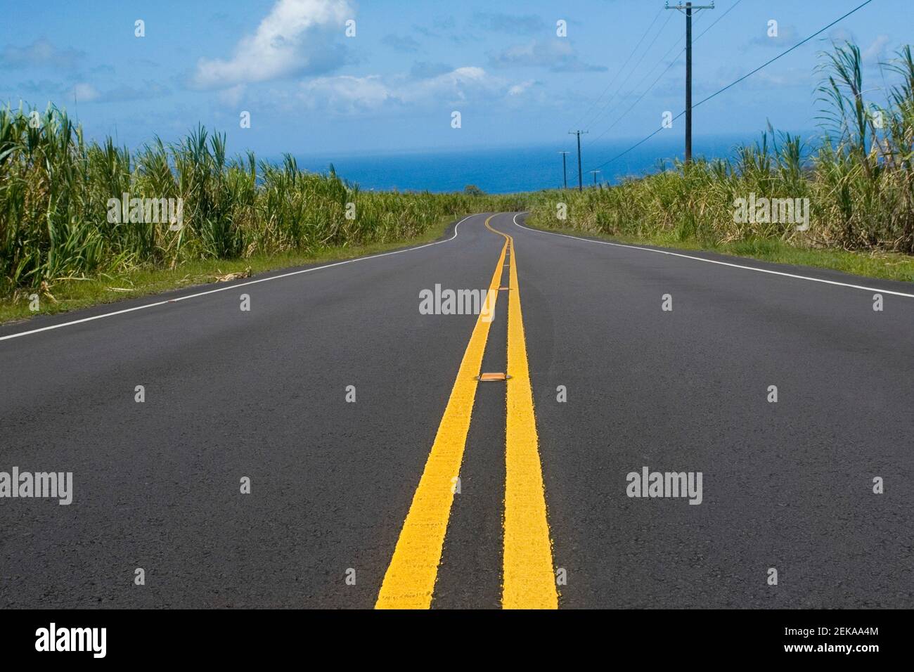 Yellow passing line hi-res stock photography and images - Alamy