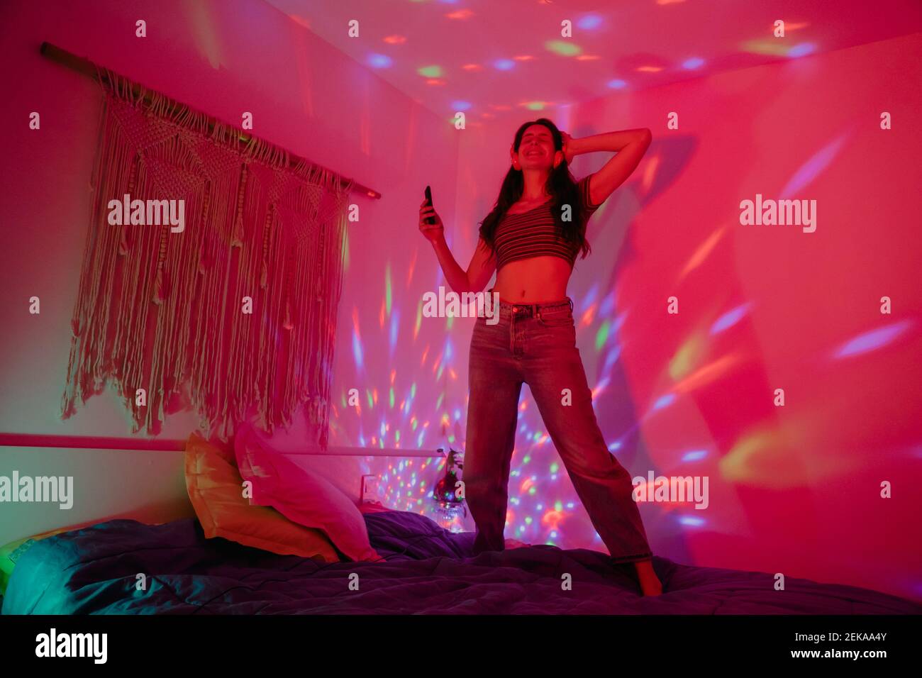 Partying hi-res stock photography and images - Alamy