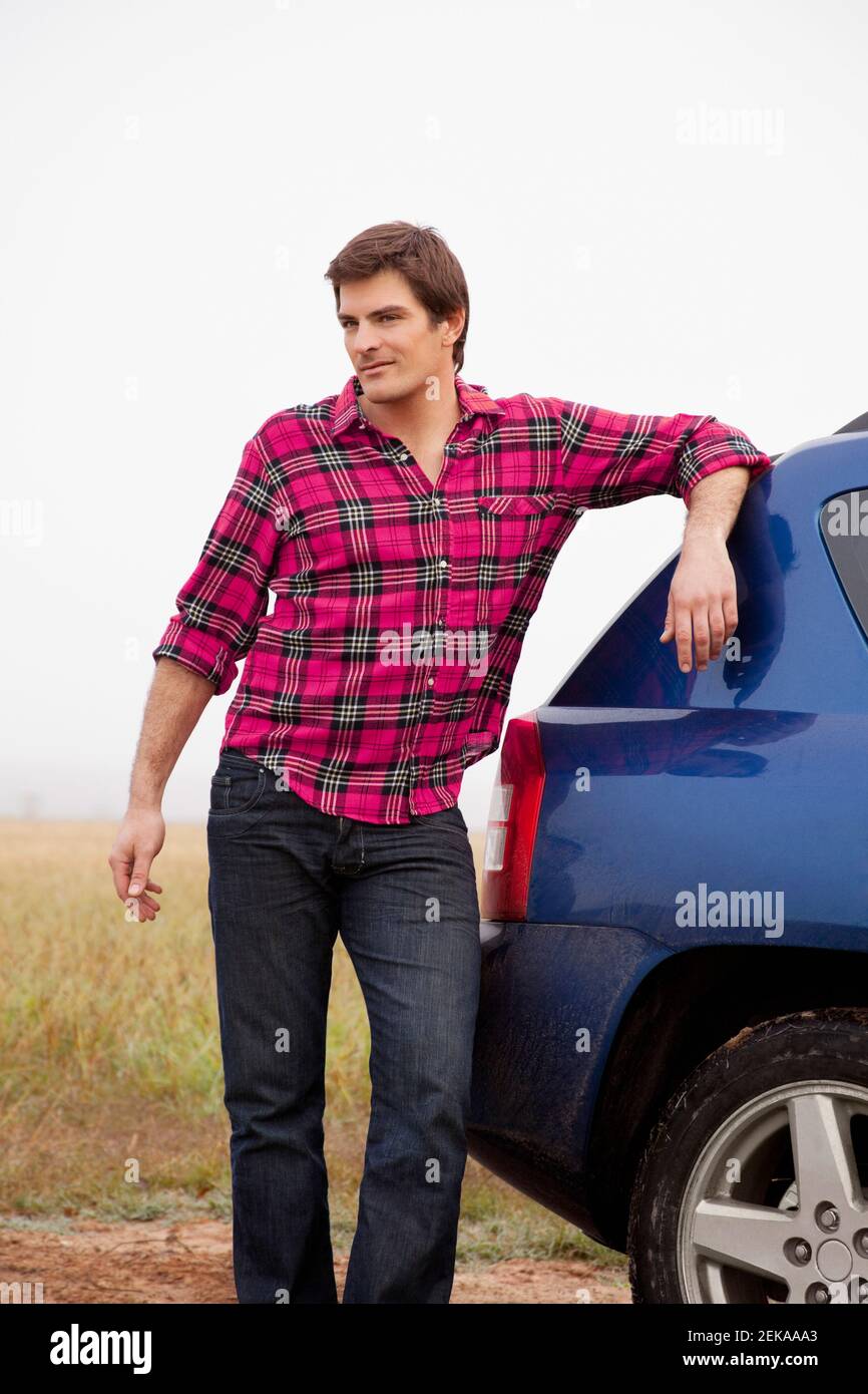 Man leaning against car, 30 years hi-res stock photography and images ...