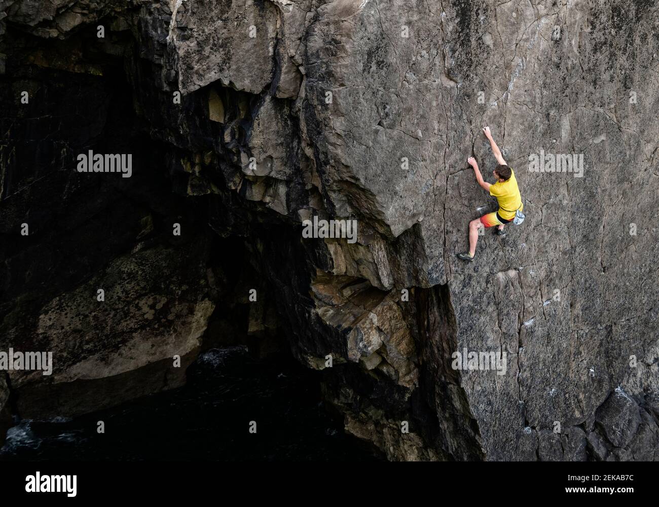 Climbing cliff face hi-res stock photography and images - Alamy