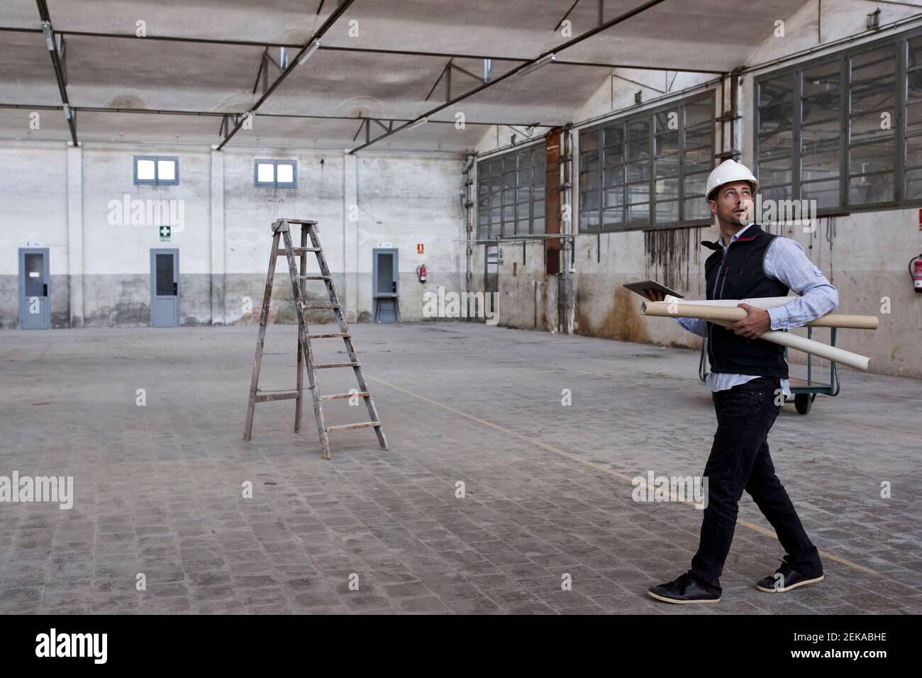 Man walking in construction site hi-res stock photography and images ...