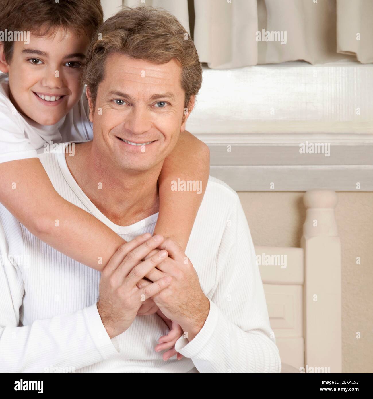 Boy hugging his father from behind Stock Photo - Alamy