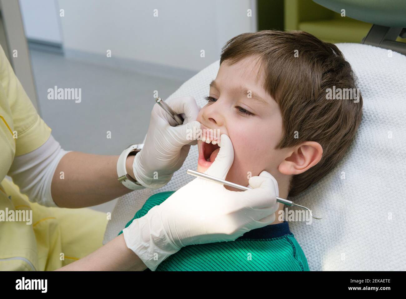 Dentist examination hi-res stock photography and images - Alamy