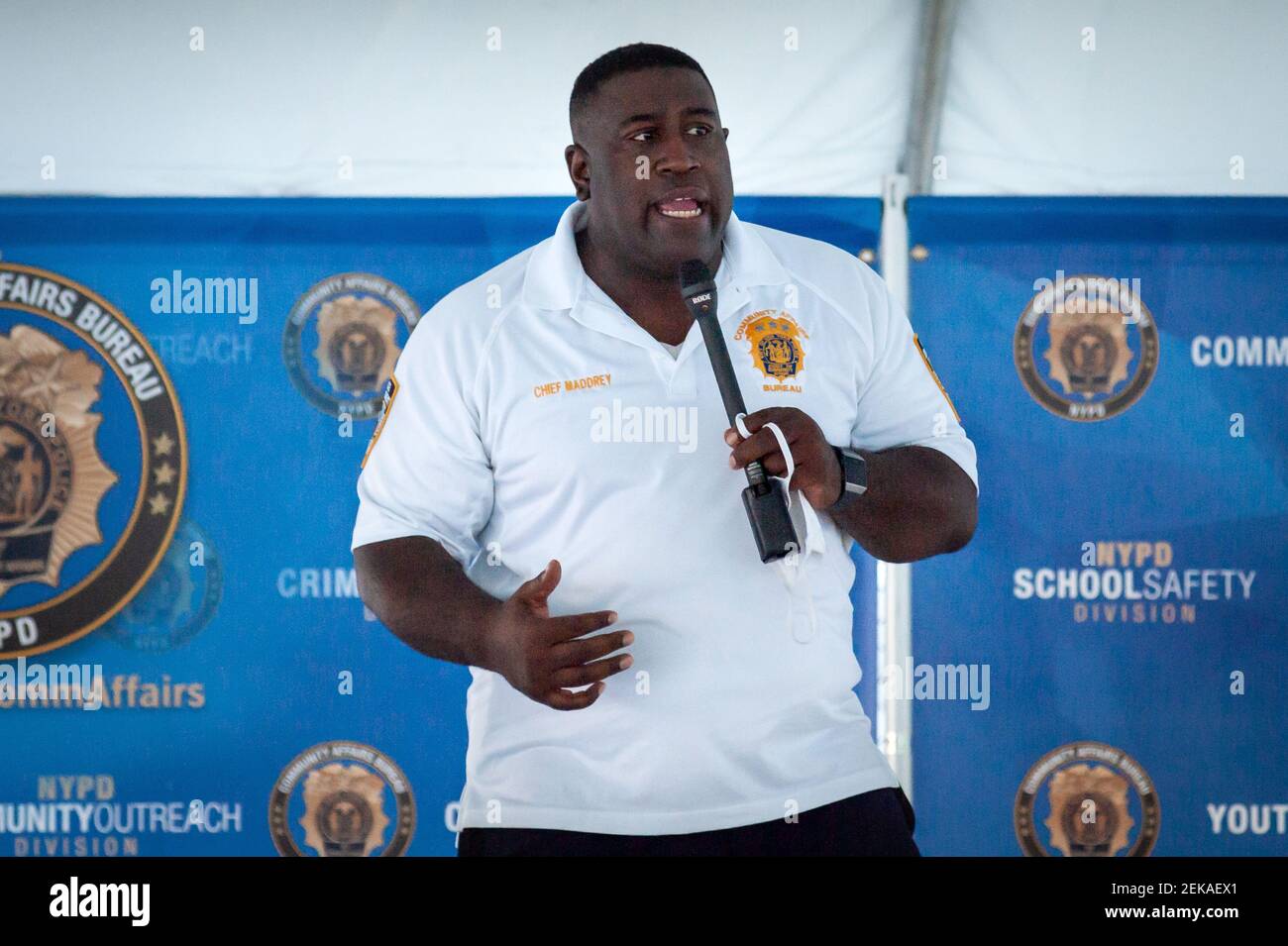 Chief of Community Affairs Jeffrey Maddrey talks to community members ...