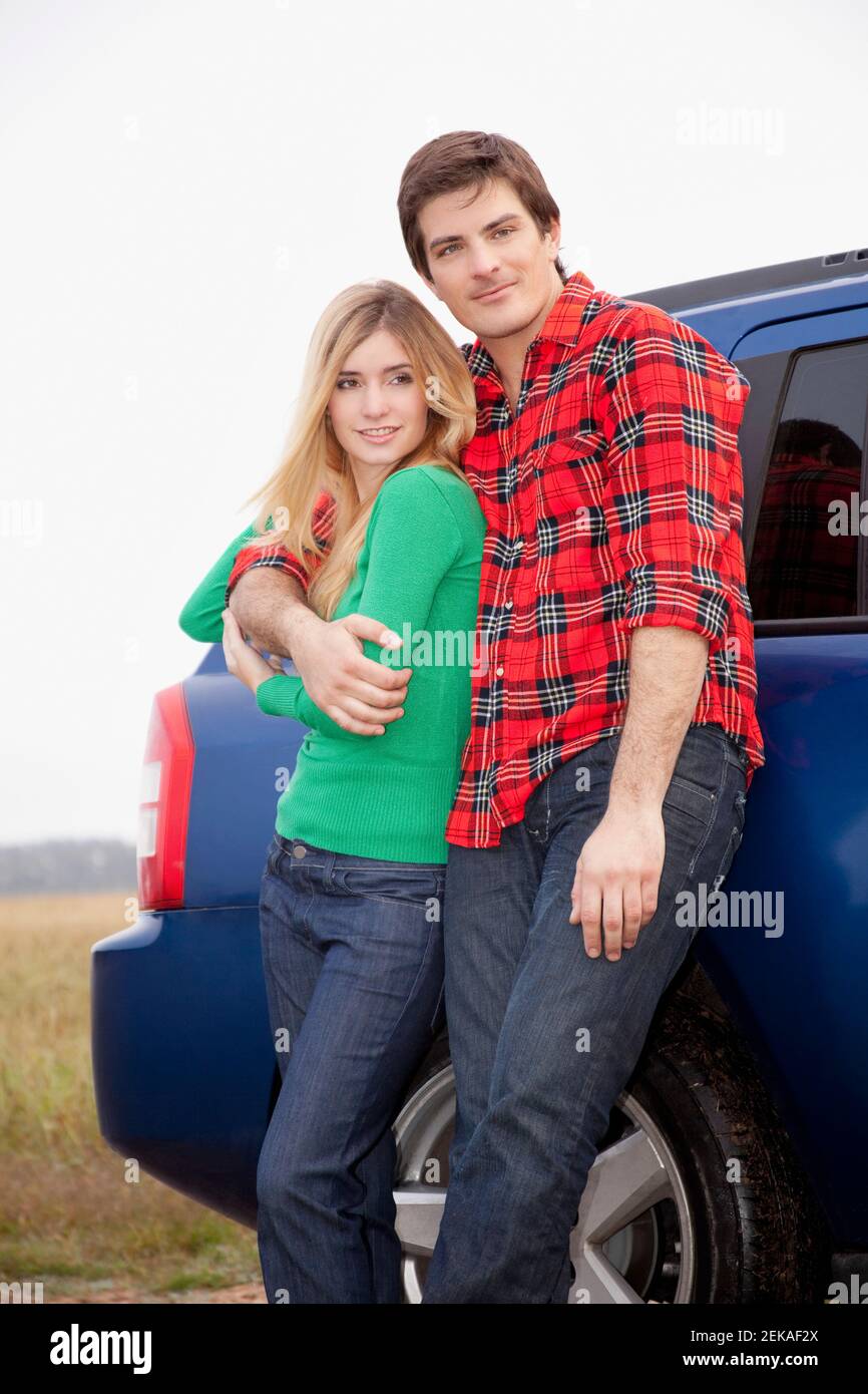 Couple leaning against car hi-res stock photography and images - Alamy