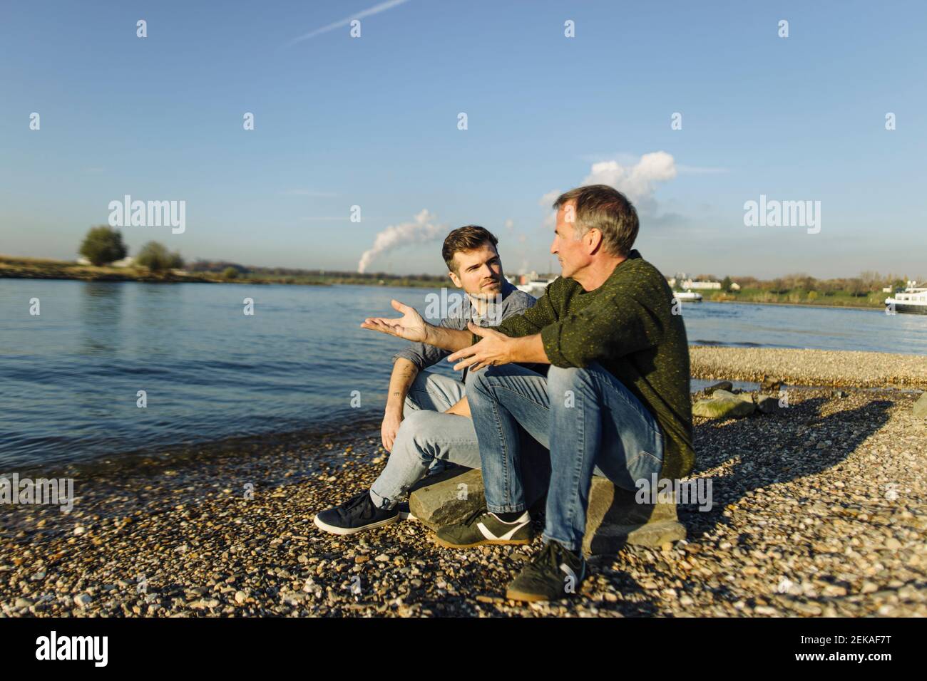 Giving advice hi-res stock photography and images - Alamy