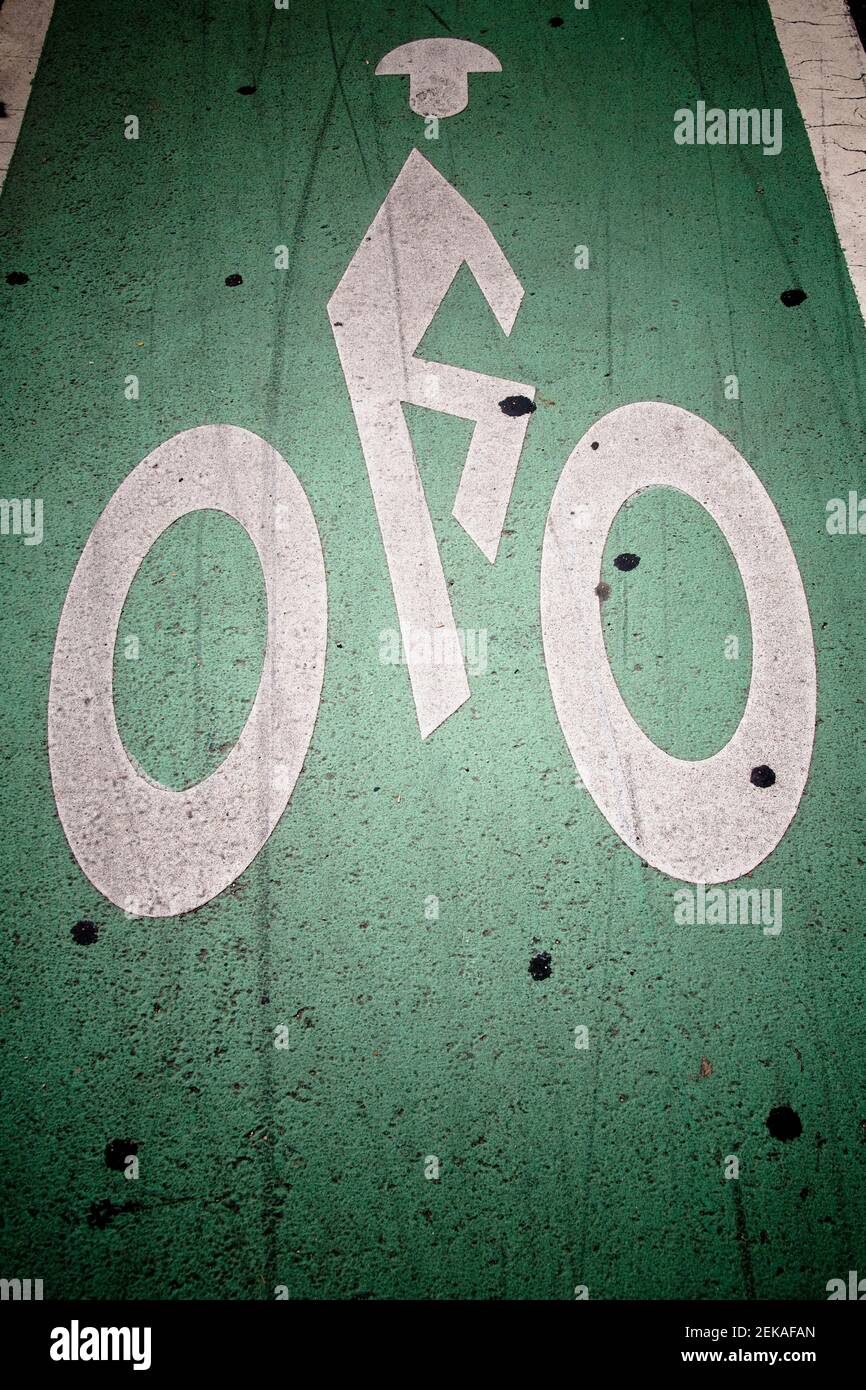 Bicycle sign on a path Stock Photo - Alamy