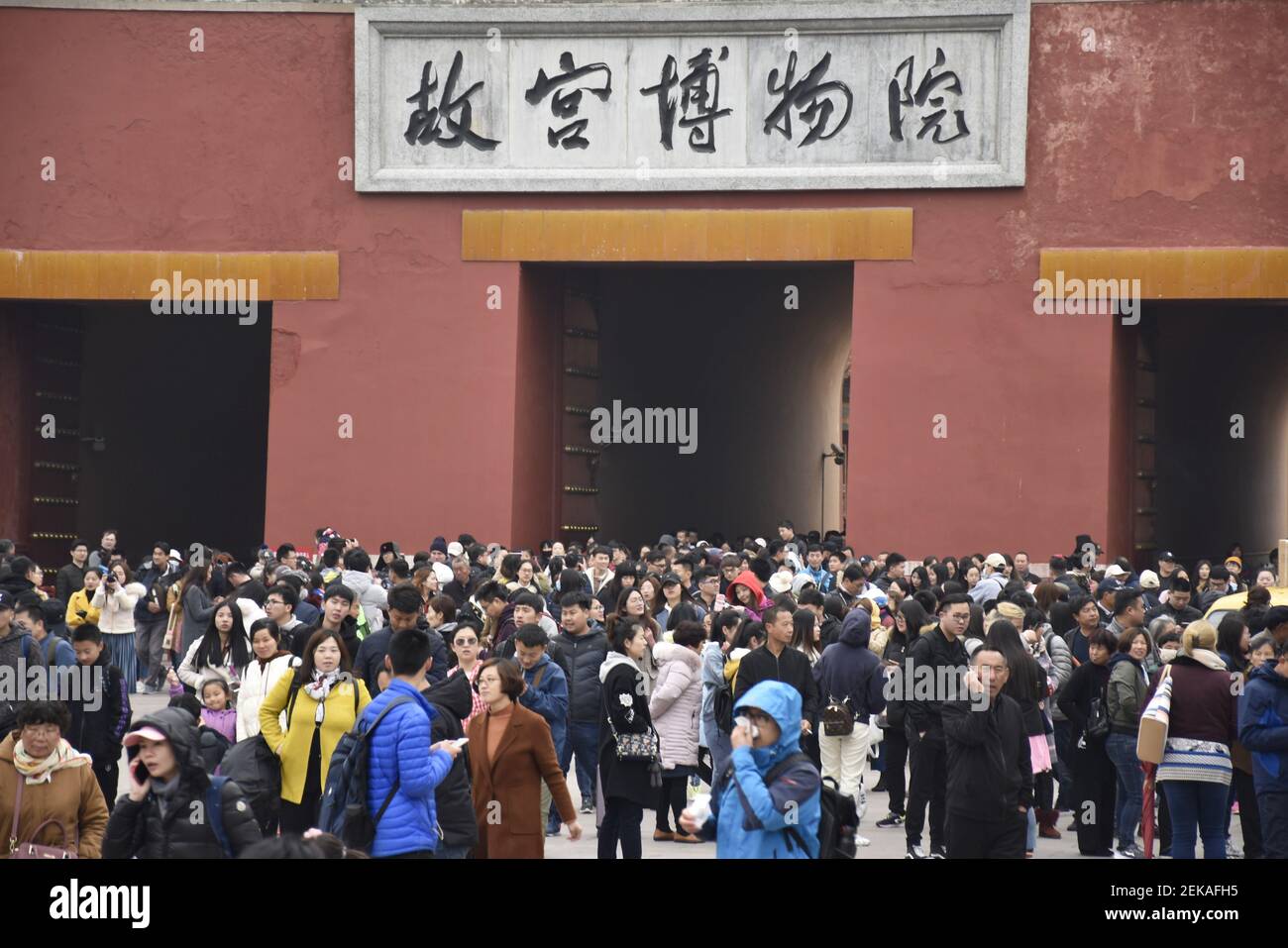 Tourists flock to the Palace Museum as, after a 177-day shutdown ...