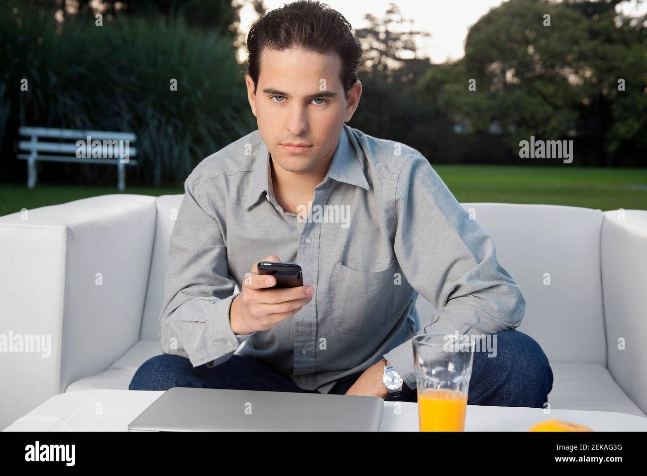 Portrait of a man text messaging on a mobile phone Stock Photo - Alamy