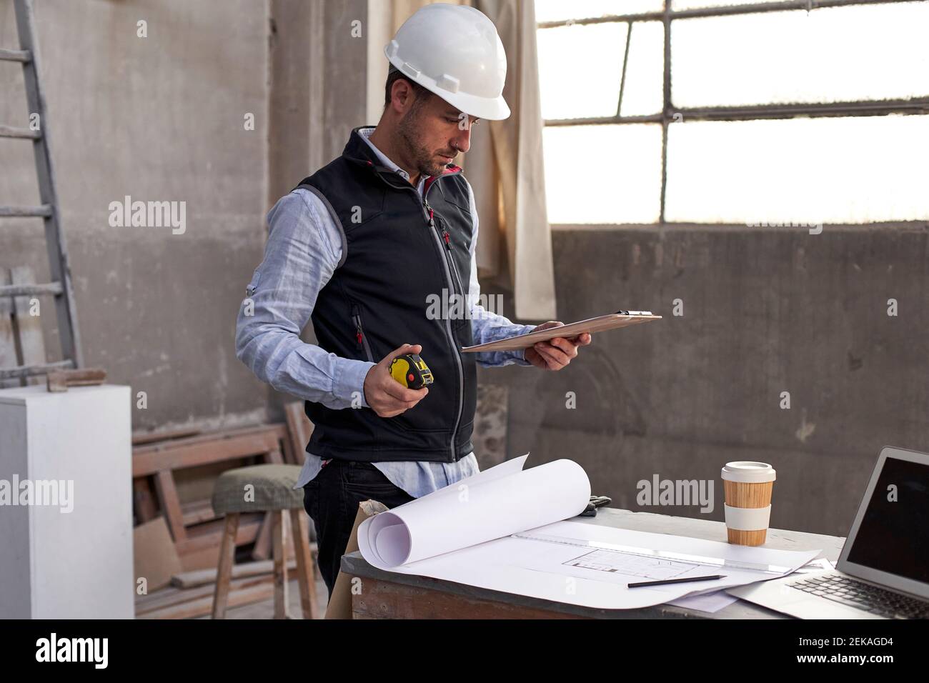 Male building hi-res stock photography and images - Alamy