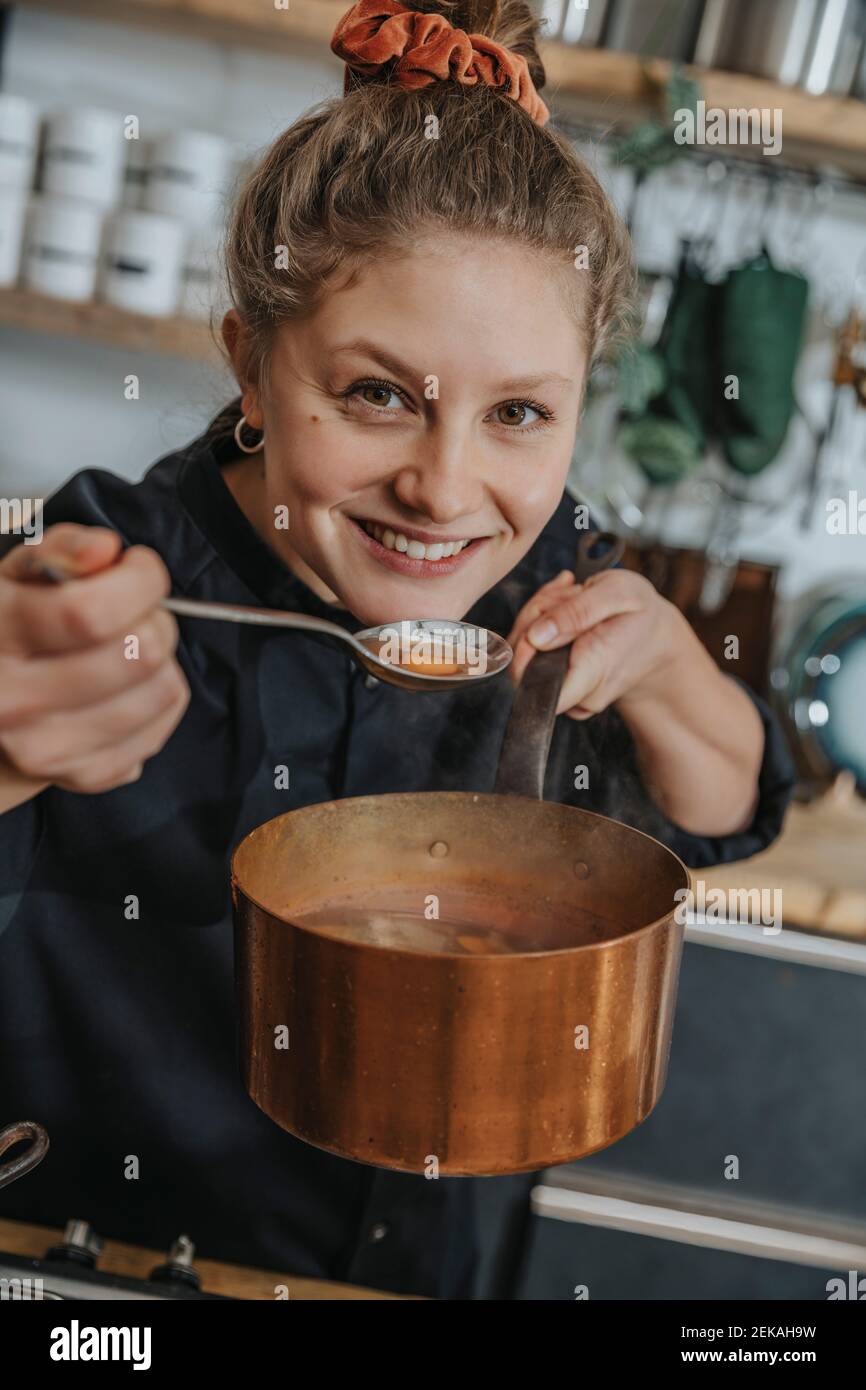 Chef tasting soup hi-res stock photography and images - Alamy